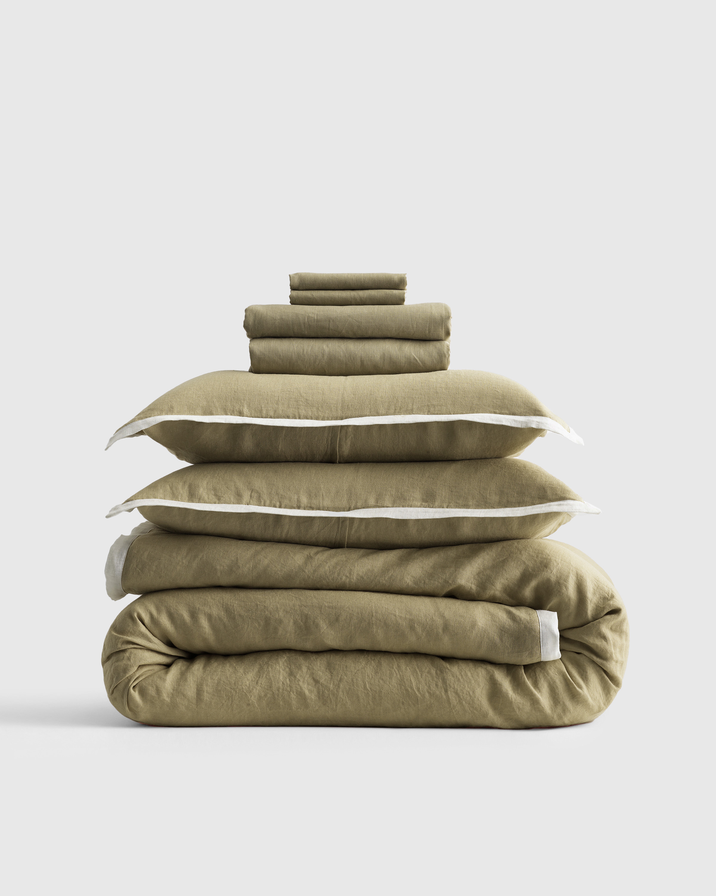 European Linen Contrast Flange Deluxe Bedding Bundle in Aloe/Sand