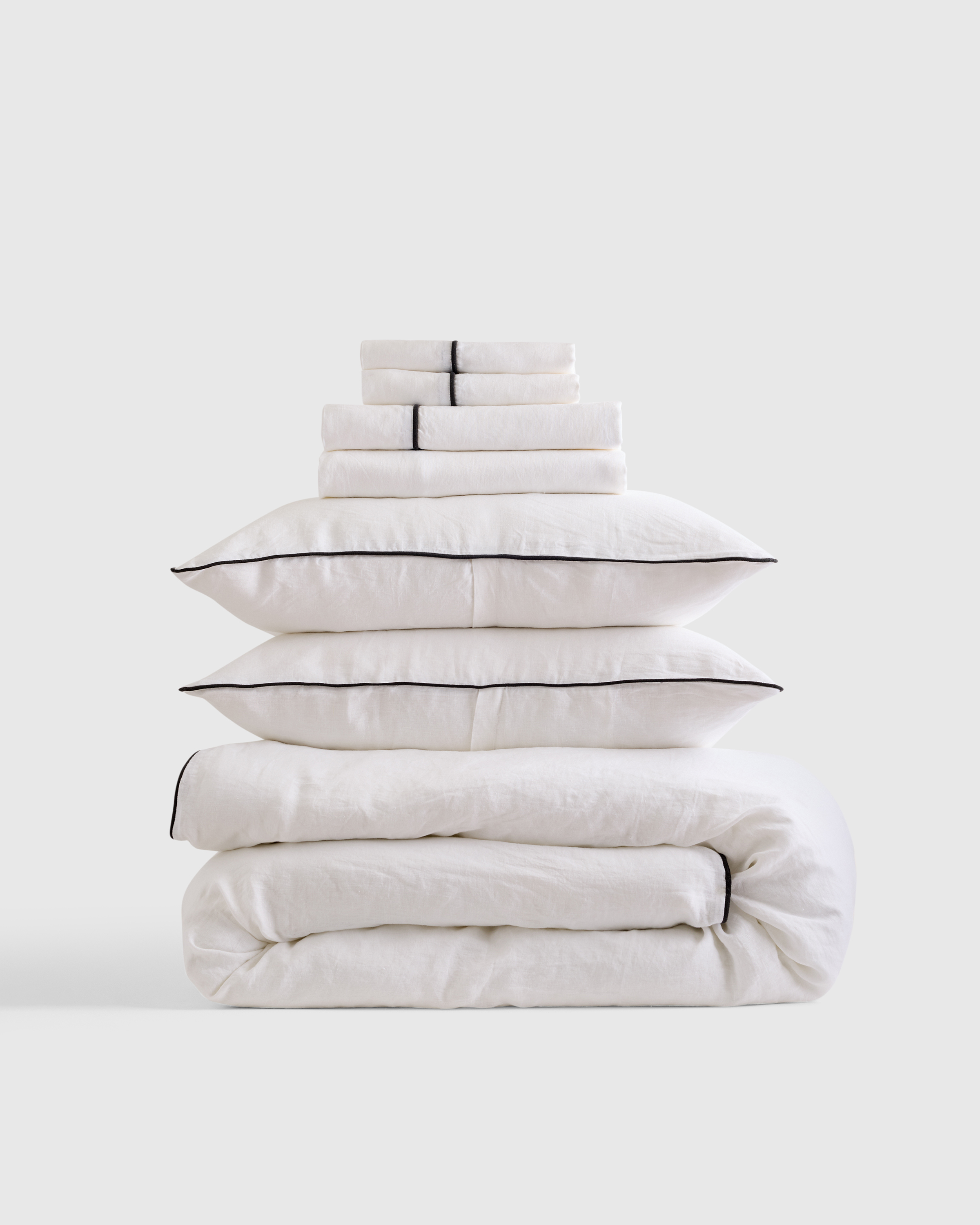 European Linen Piped Deluxe Bedding Bundle in White/Black